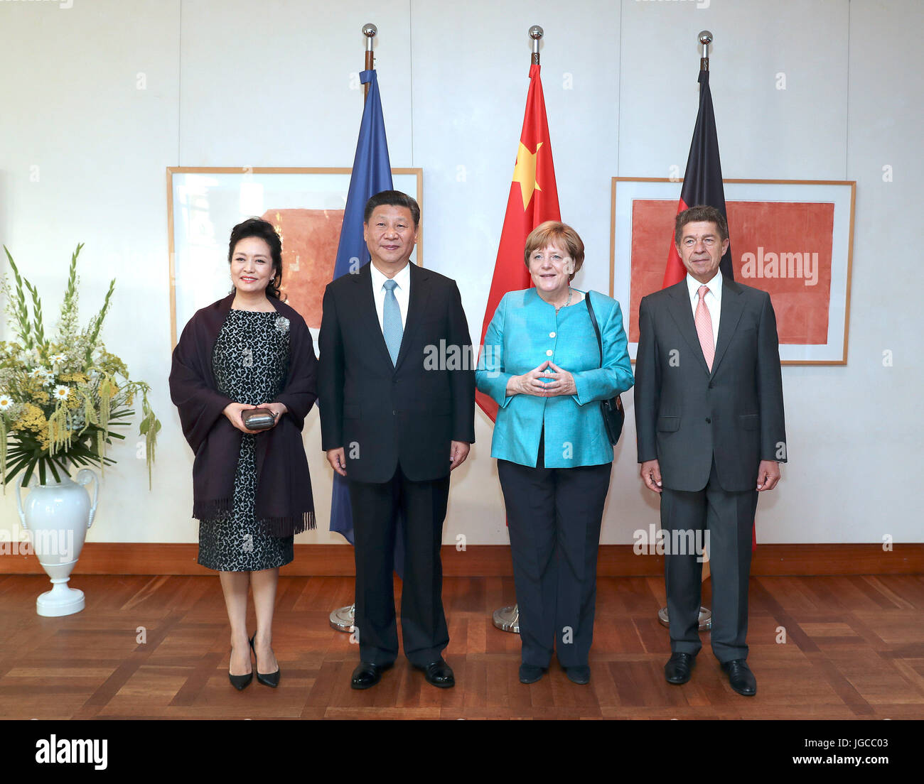 Angela merkel husband joachim sauer hi-res stock photography and images ...