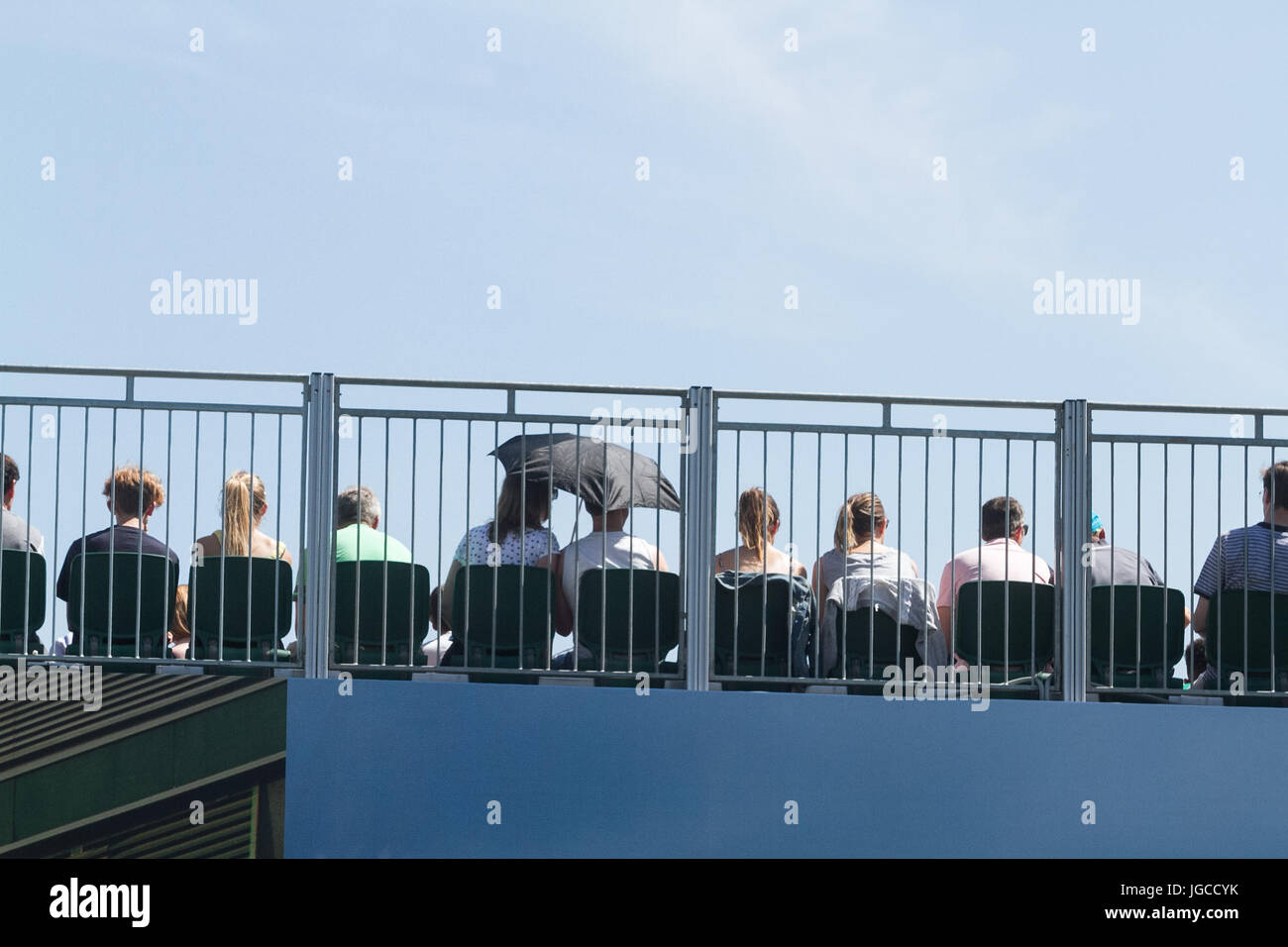 Wimbledon tennis spectators hi-res stock photography and images - Alamy