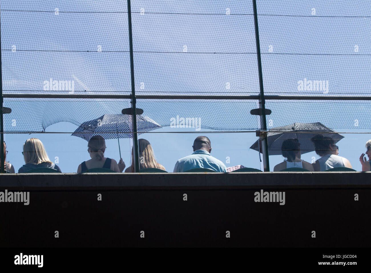 Wimbledon tennis spectators hi-res stock photography and images - Alamy