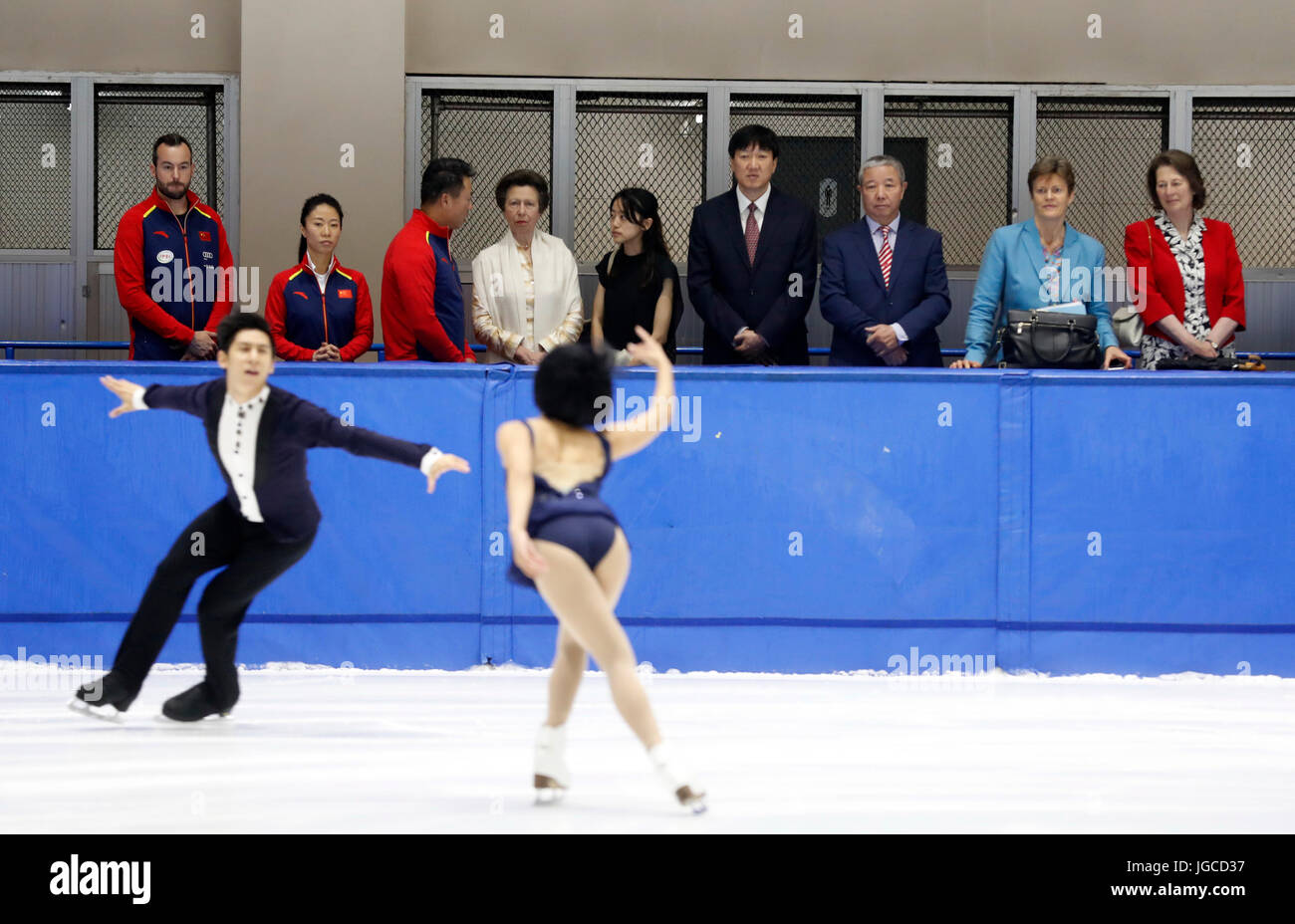 World champions in figure skating hi-res stock photography and images ...