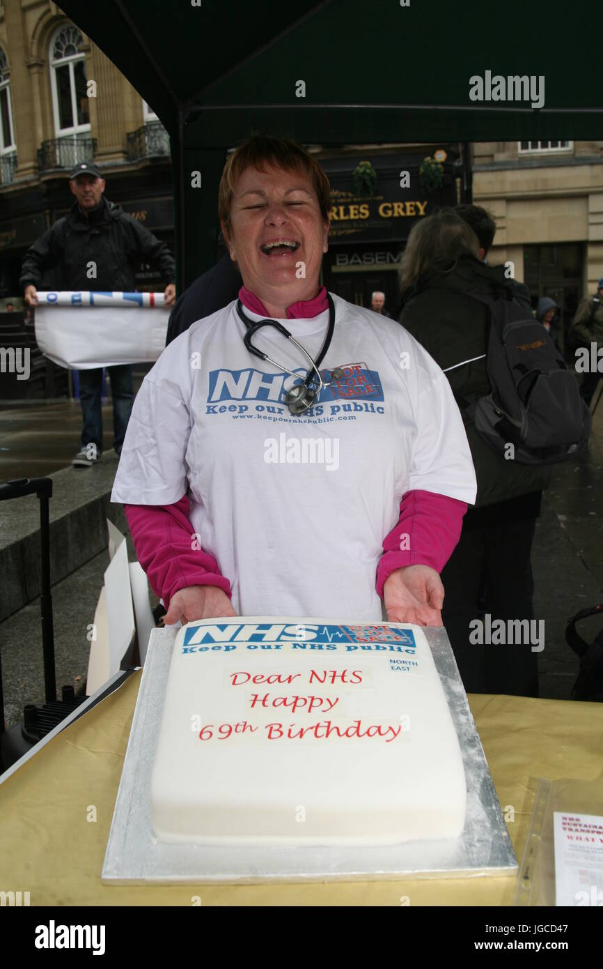 Nhs happy birthday sign hi-res stock photography and images - Alamy