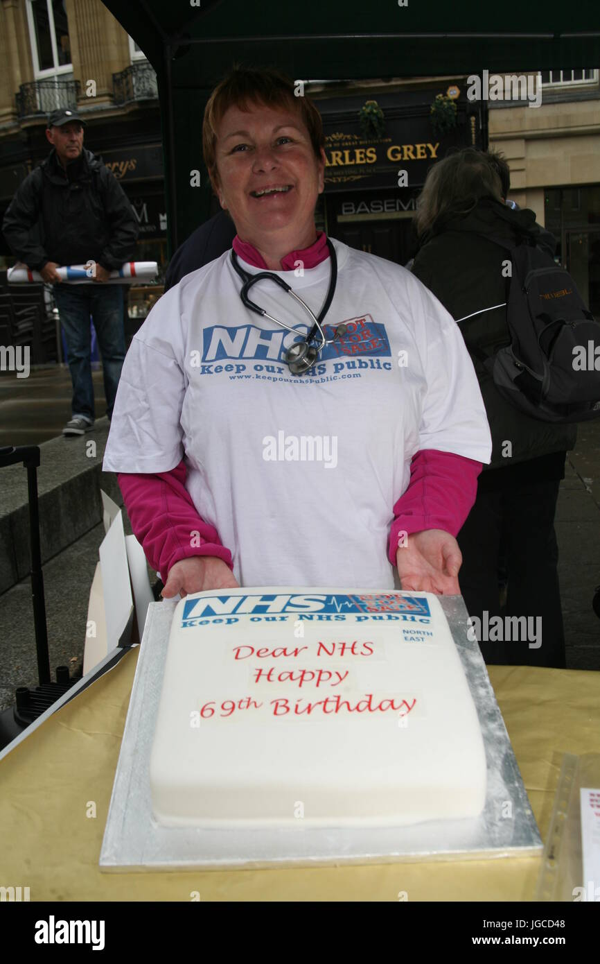 Nhs happy birthday sign hi-res stock photography and images - Alamy