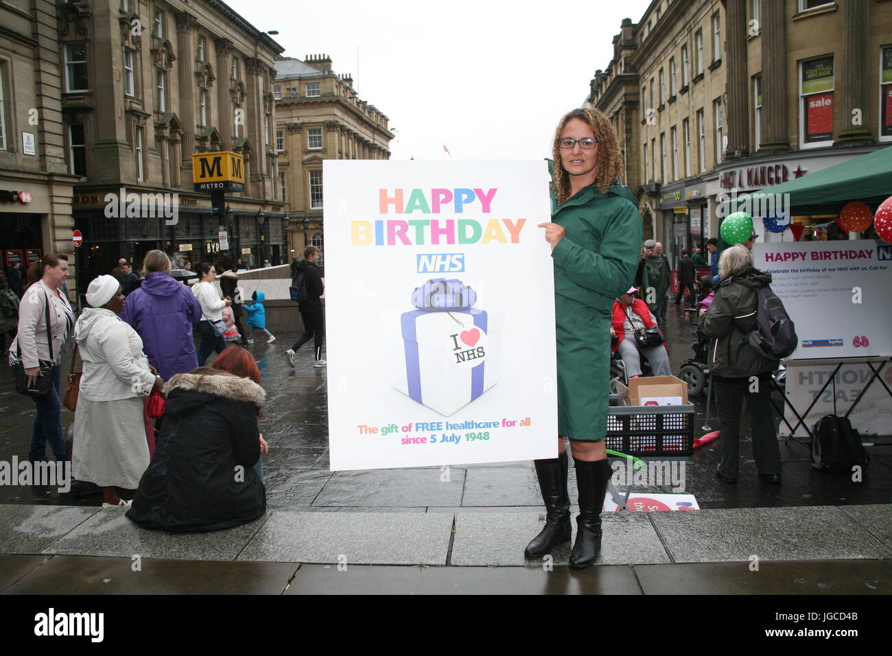 Nhs birthday cake hi-res stock photography and images - Alamy