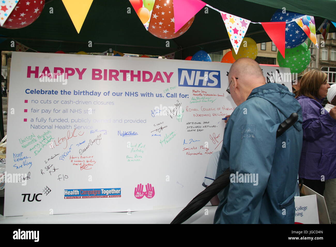 Nhs happy birthday sign hi-res stock photography and images - Alamy