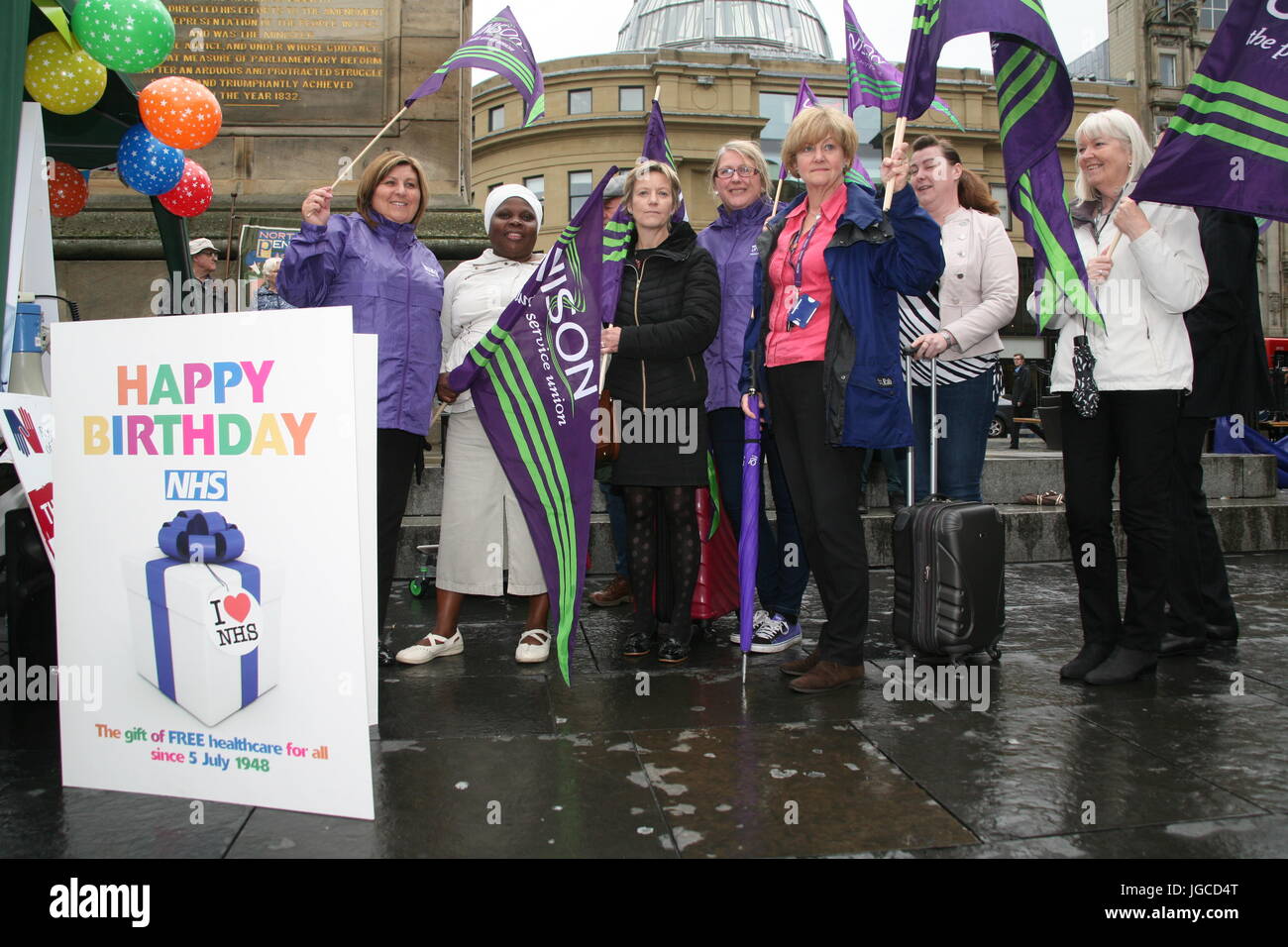 Nhs birthday cake hi-res stock photography and images - Alamy