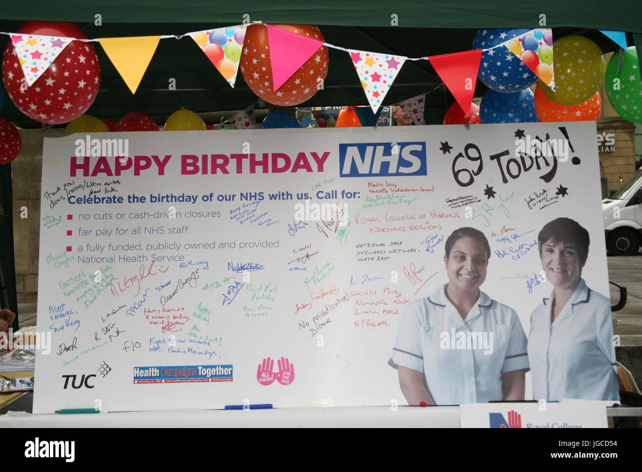 Nhs happy birthday sign hi-res stock photography and images - Alamy