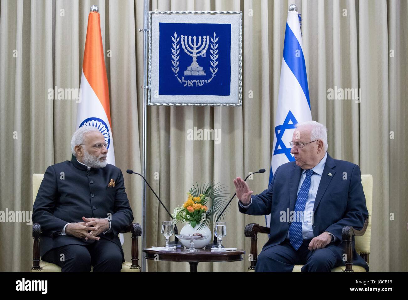 Jerusalem. 5th July, 2017. Israeli president Reuven Rivlin (R) meets with Indian Prime Minister ...