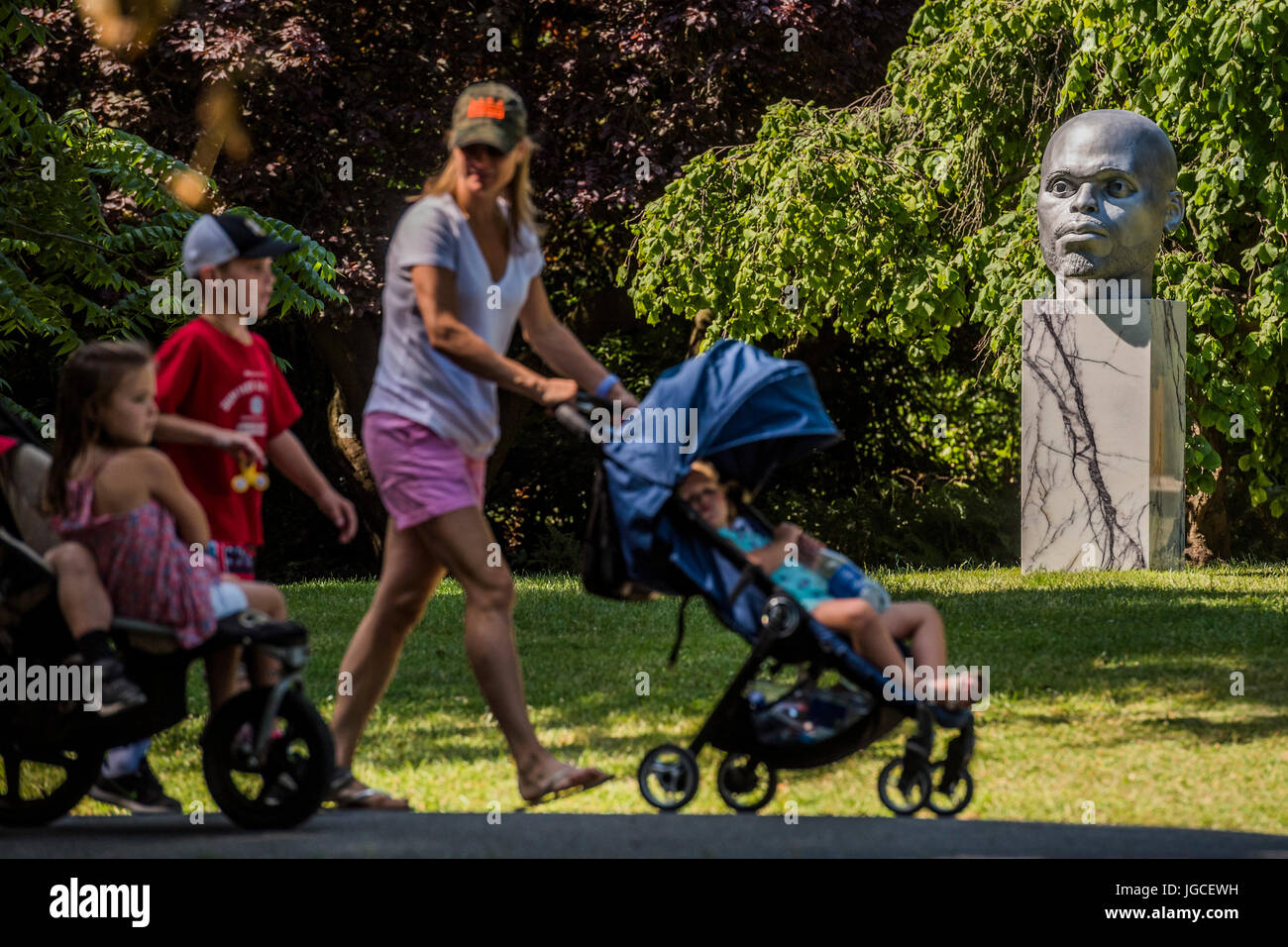 Thomas price sculpture hi-res stock photography and images - Alamy