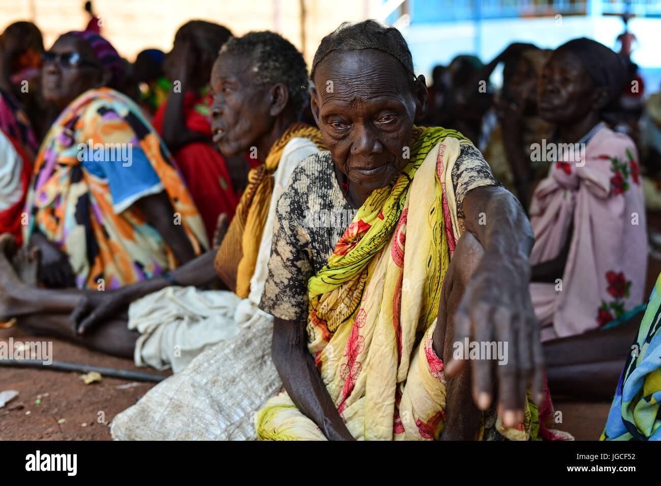 Wau, USA. 5th July, 2017. Elders wait for their biweekly rations of ...