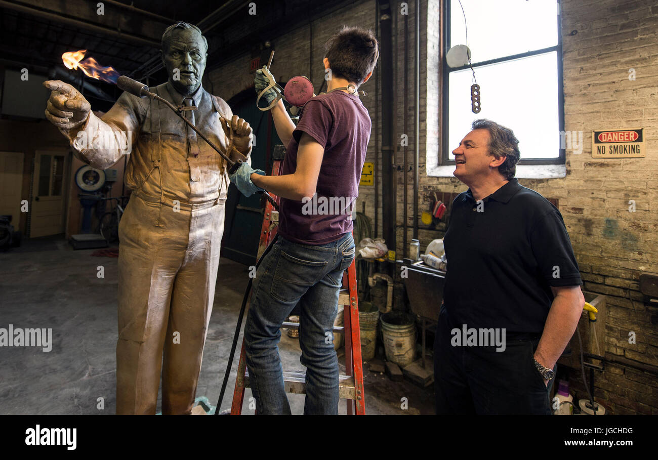 Chester, Pennsylvania USA. 05th July, 2017. With renowned sculptor ...