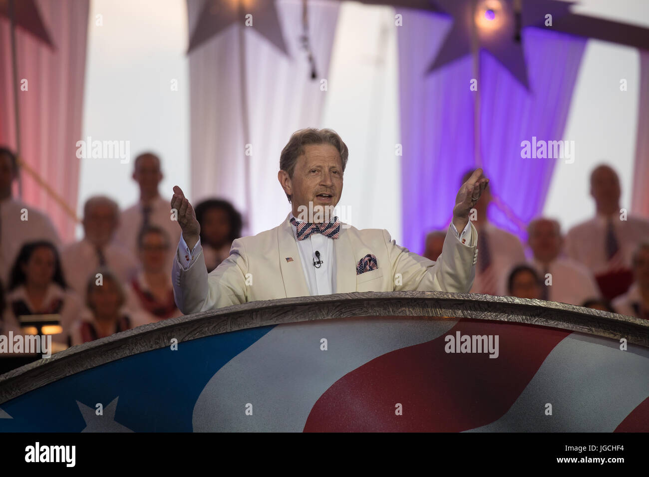Jack Everly conducts the National Symphony Orchestra at the "A Capitol ...