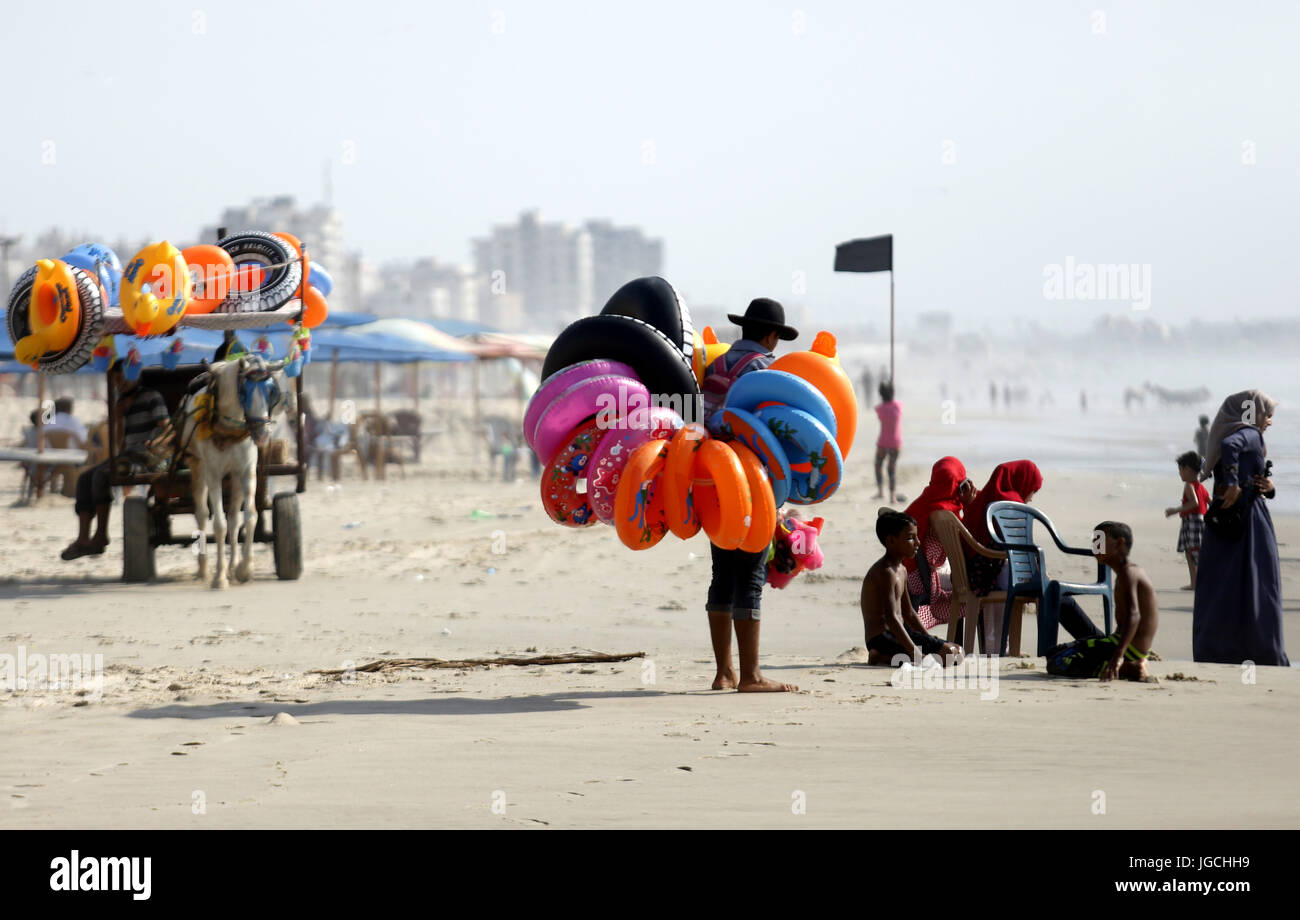 Gaza City, The Gaza Strip, Palestine. 5th July, 2017. Palestinians ...