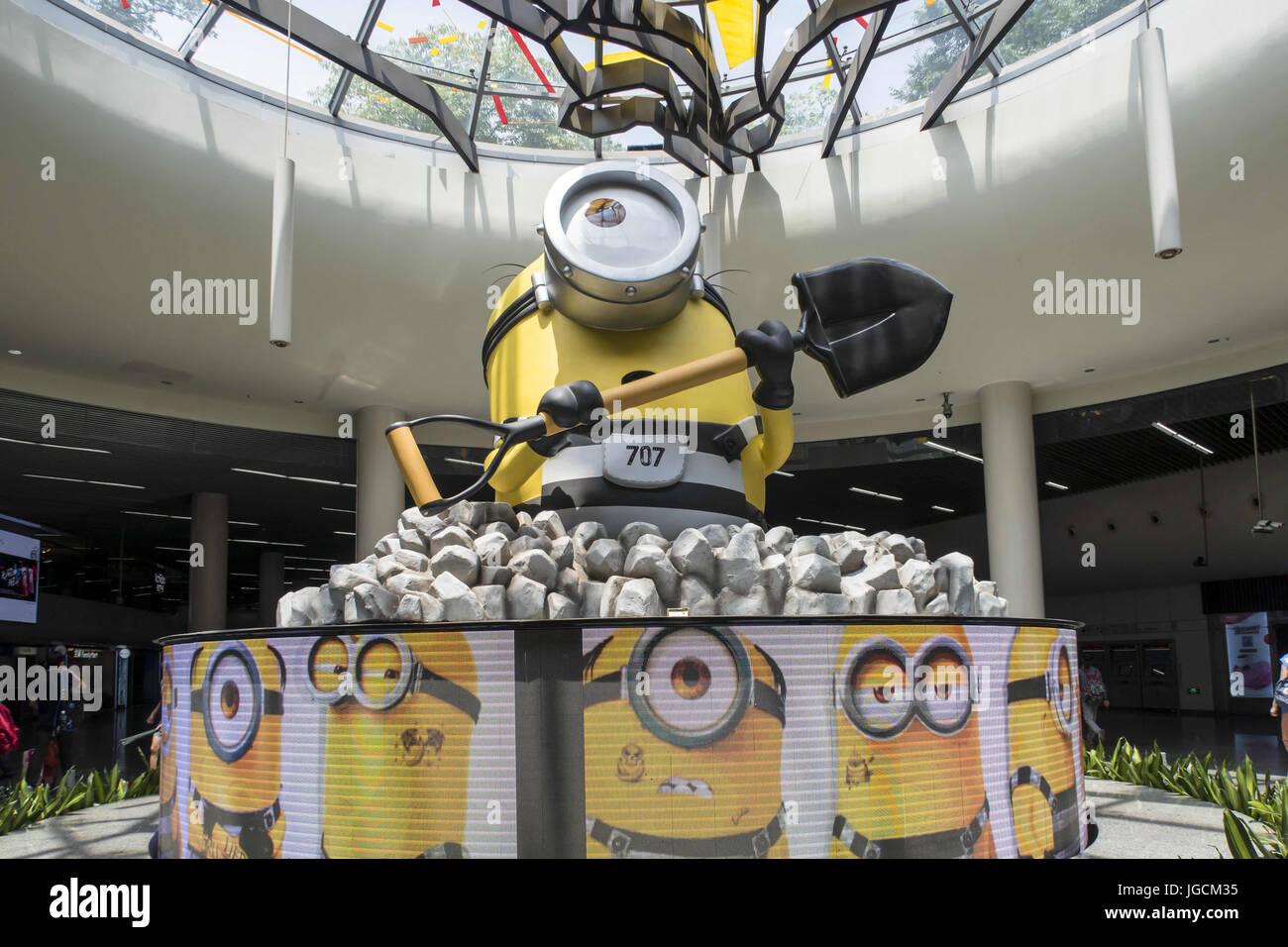 3 meter sculpture hi-res stock photography and images - Alamy