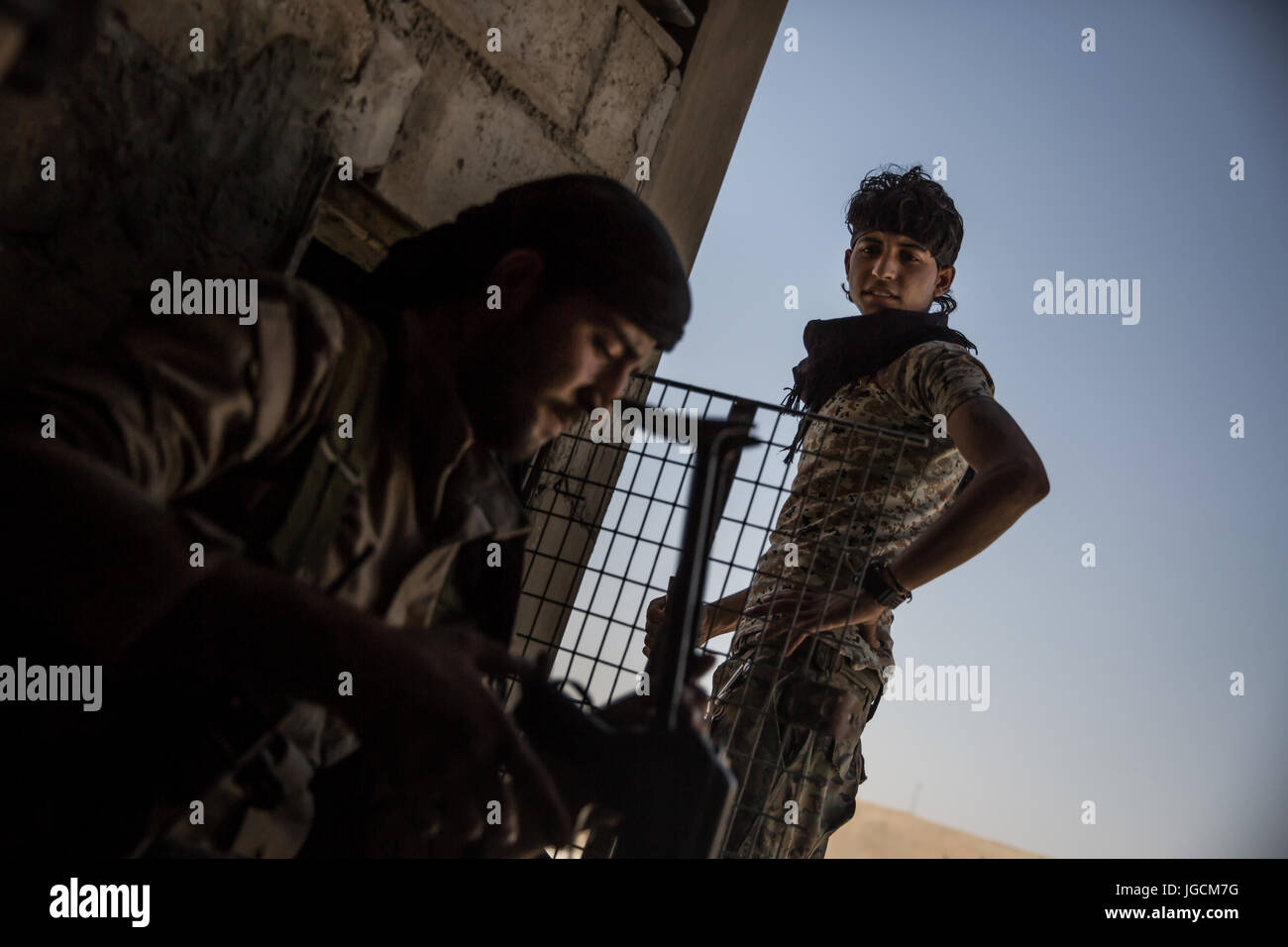Soldiers syrian democratic forces hi-res stock photography and images ...