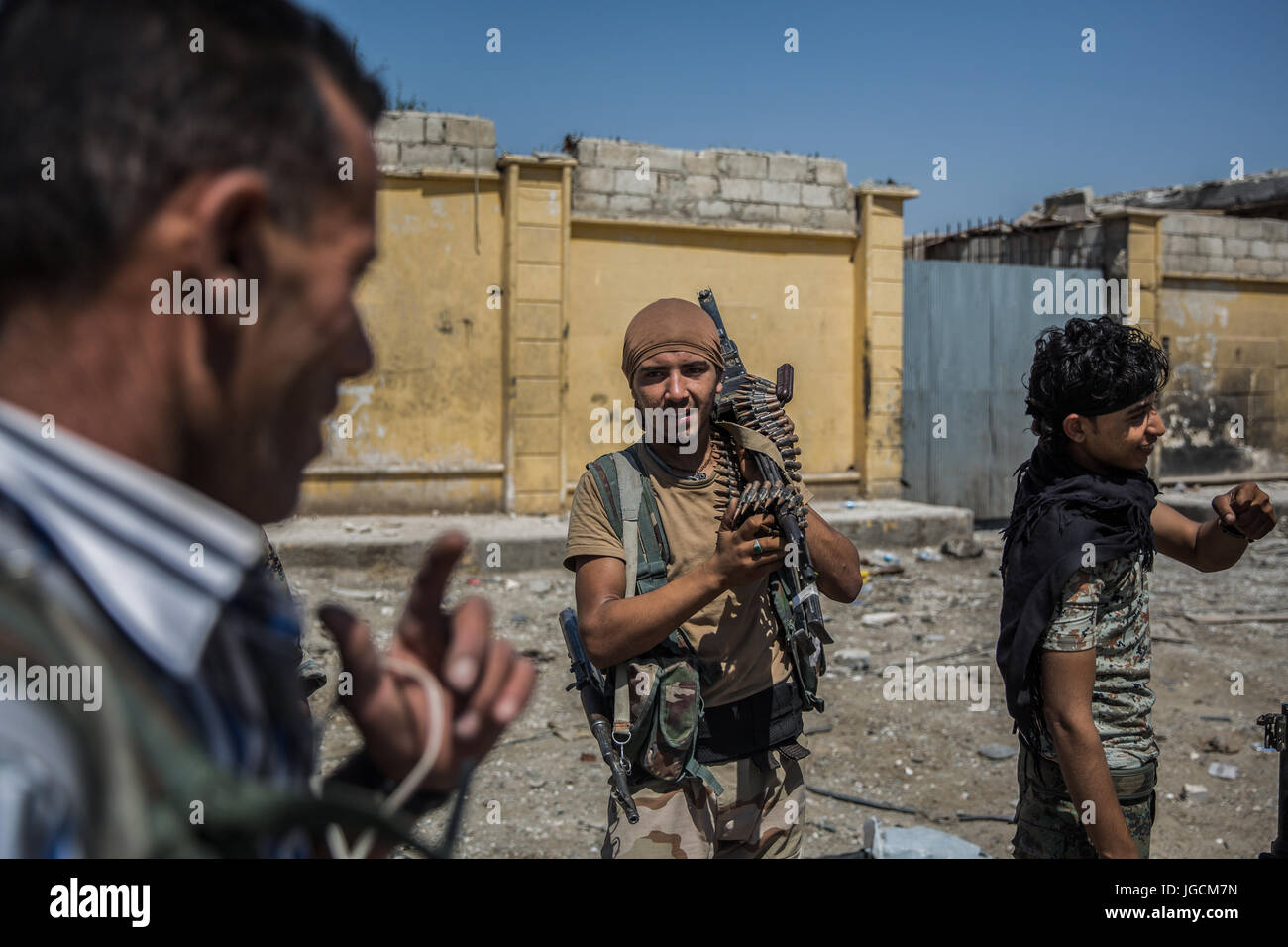 Al Sinaa, eastern Raqqa, Syria. 15th July, 2017. Soldiers of the Syrian ...