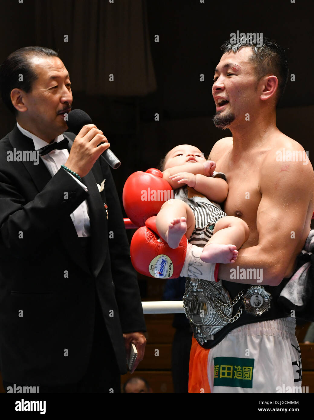 Tokyo, Japan. 30th June, 2017. (L-R) Naoki Sudo, Daisuke Sakamoto (JPN) Boxing : Daisuke ...
