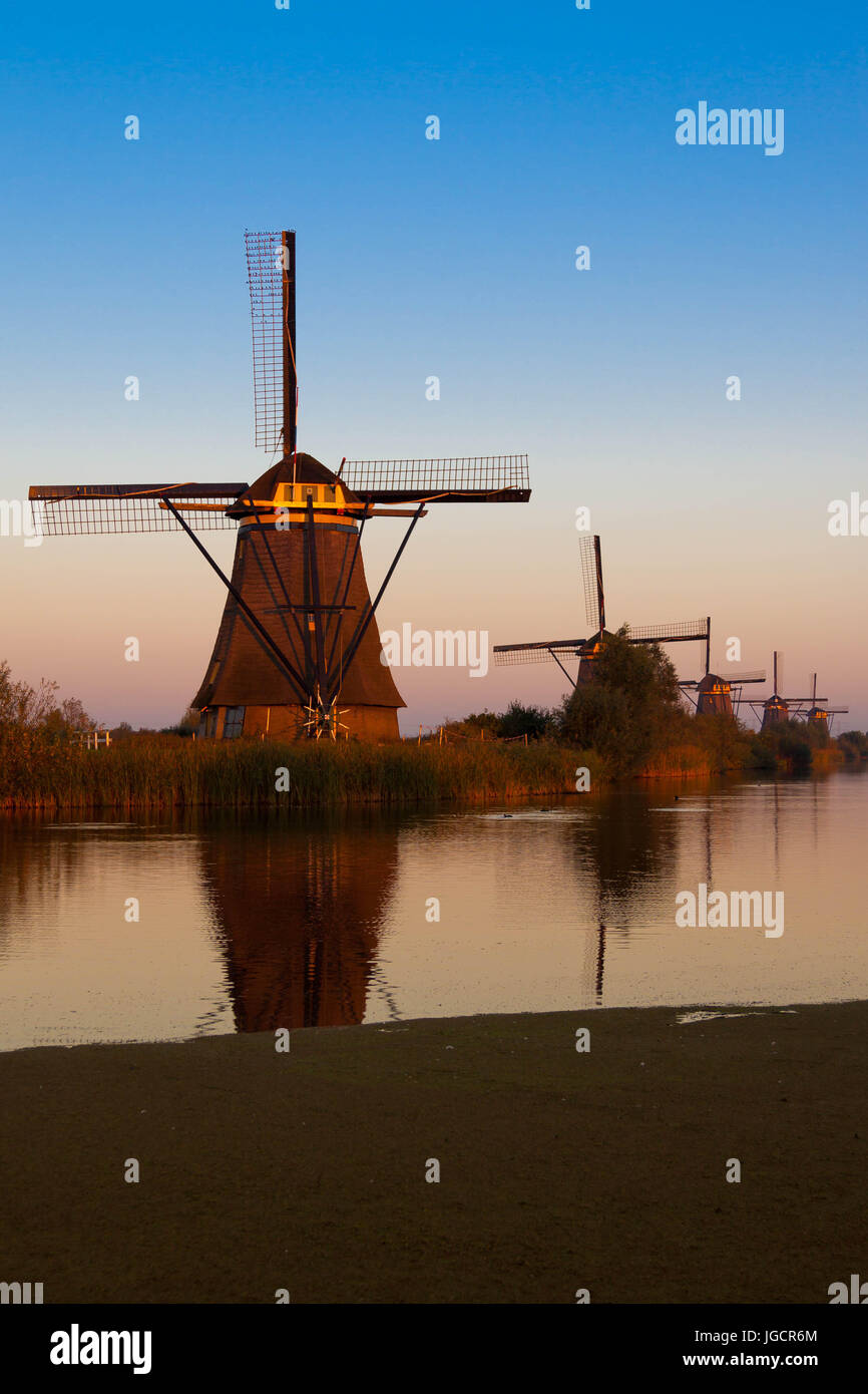 Windmills kinderdijk holland hi-res stock photography and images - Alamy