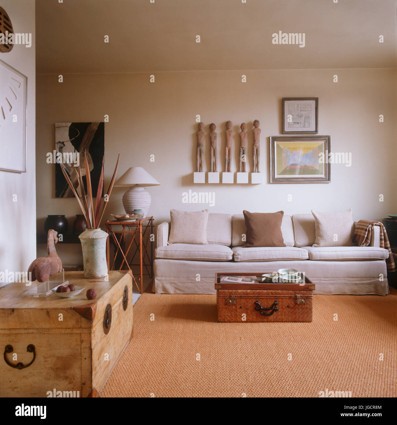 Neutral coloured living room Stock Photo - Alamy