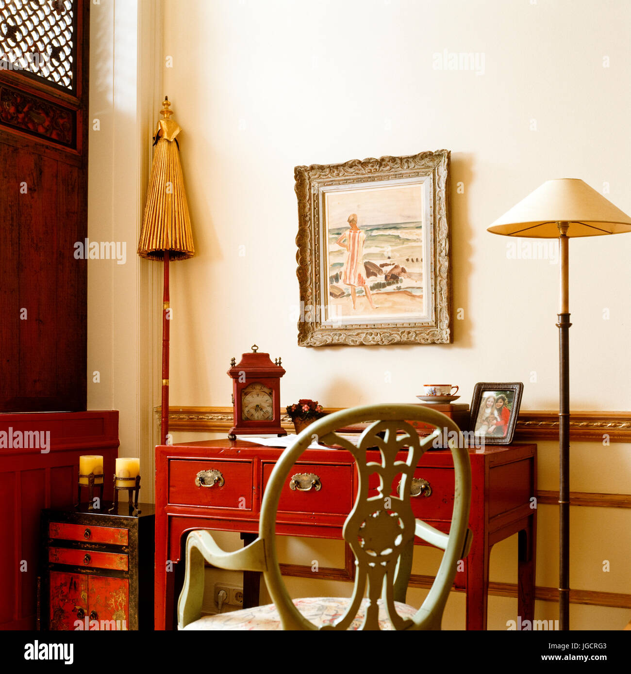 Vintage desk hi-res stock photography and images - Alamy