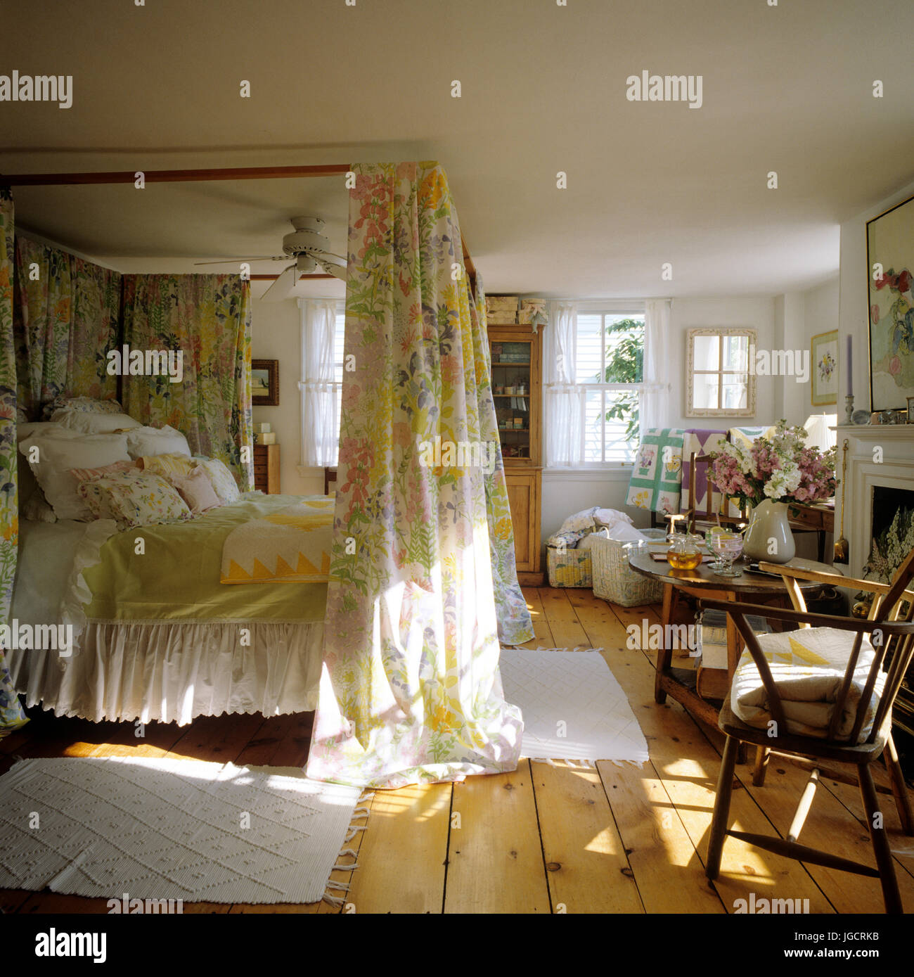 Poster bed hi-res stock photography and images - Alamy