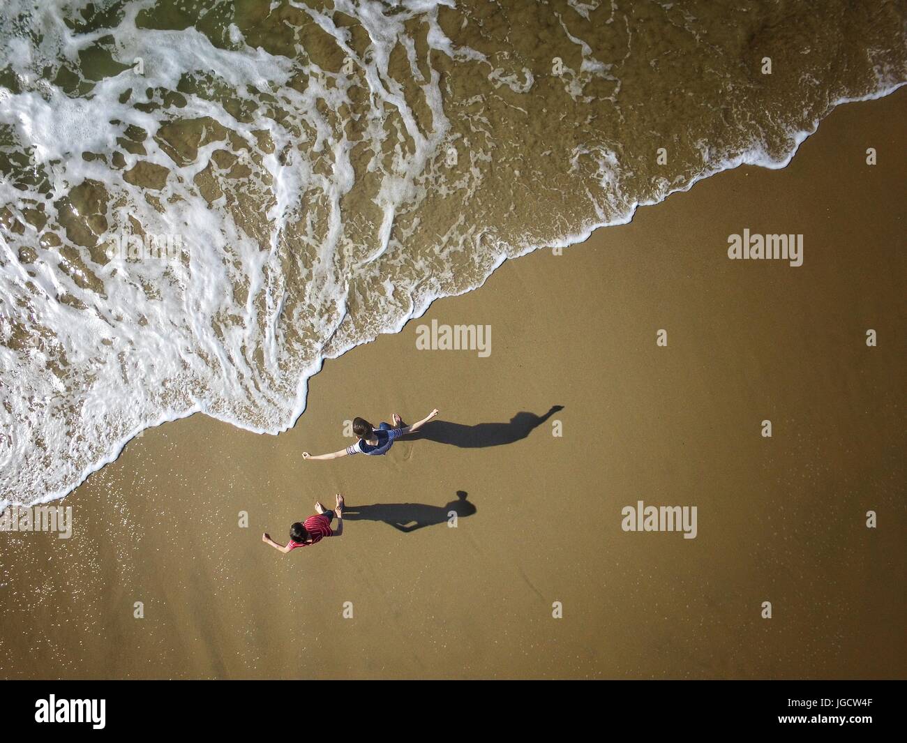Beach overhead view hi-res stock photography and images - Alamy