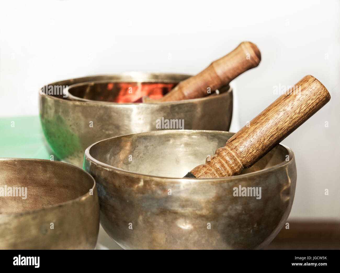 Tibetan singing bowls hi-res stock photography and images - Alamy