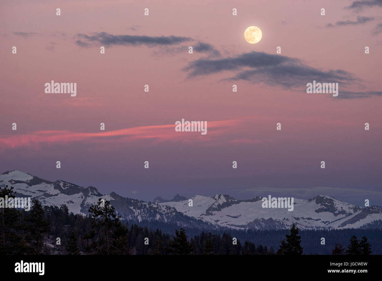 Moon over the Sierra Nevada mountains, Sequoia National Forest ...