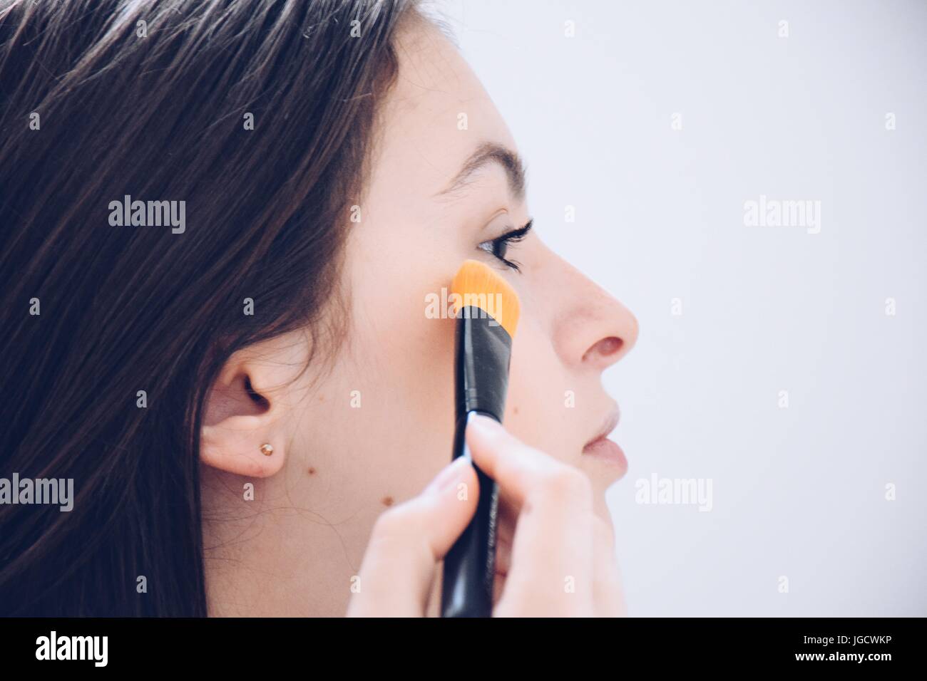 Teenage girl applying face powder Stock Photo - Alamy