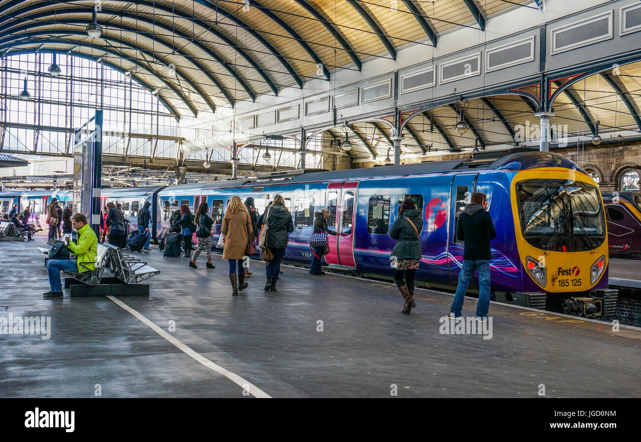 Train and passengers on the platform at Newcastle upon Tyne train ...