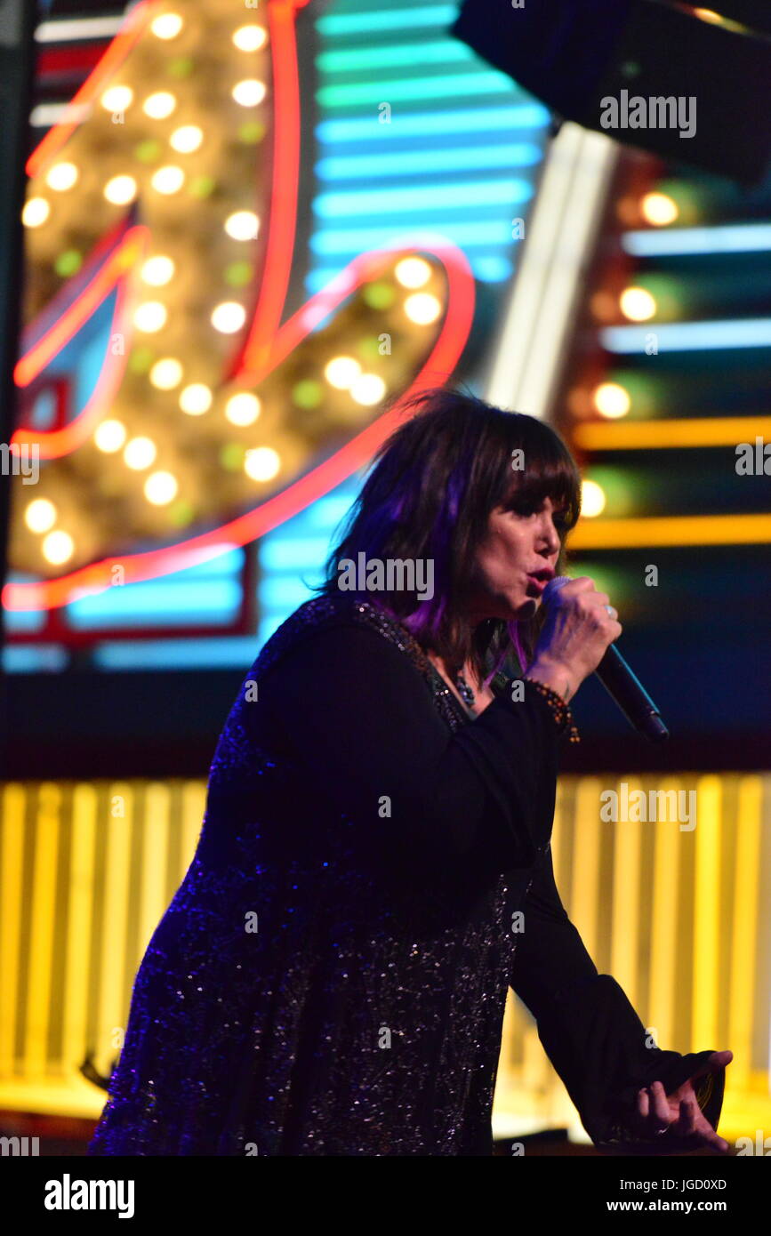 Singer ann wilson hi-res stock photography and images - Alamy