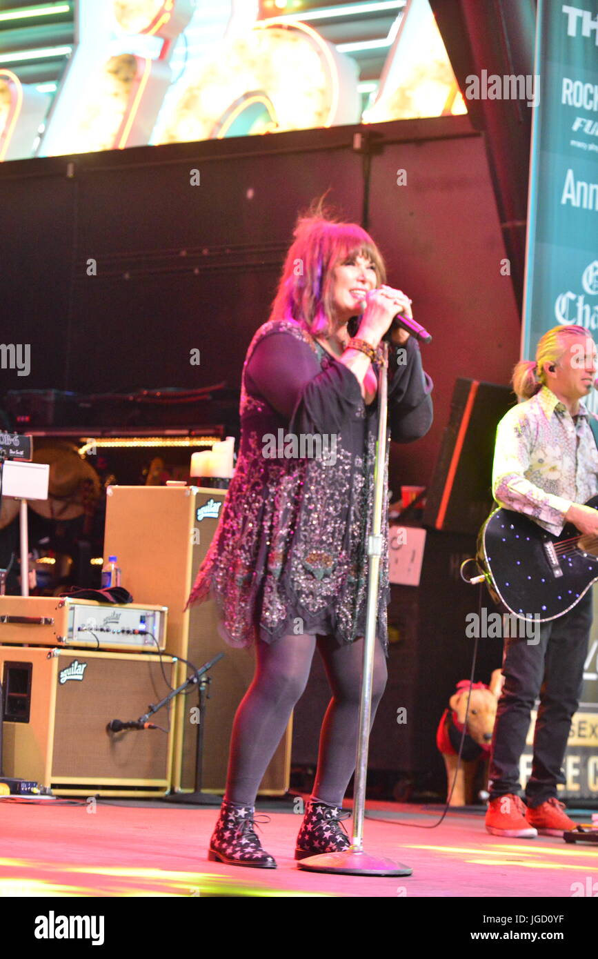 Ann Wilson singing at Fremonet street in Las Vegas Stock Photo - Alamy
