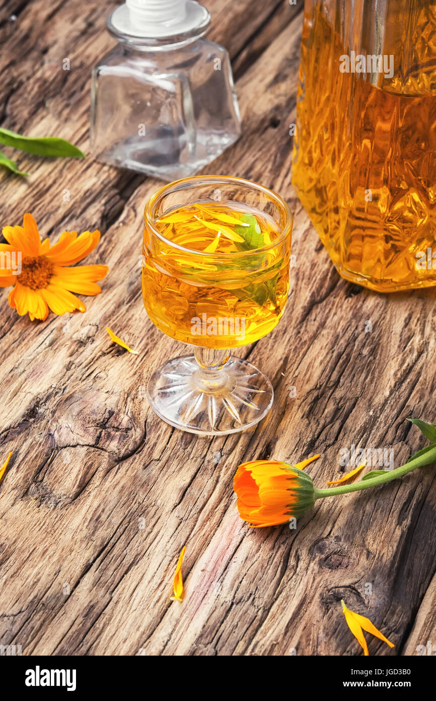 Medicinal herbal tincture with flower calendula.Herbal medicine Stock Photo - Alamy