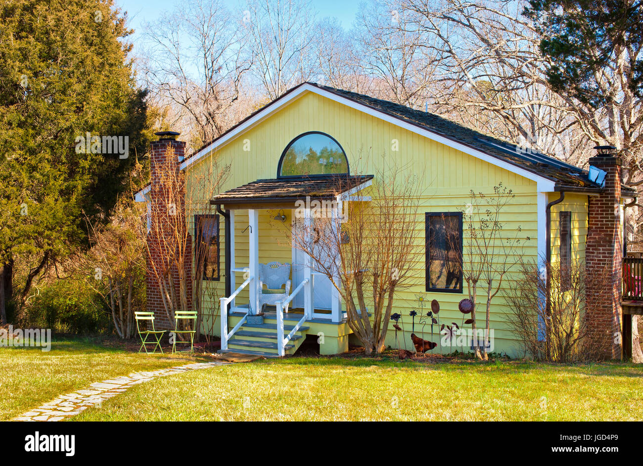 French country cottage hi-res stock photography and images - Alamy
