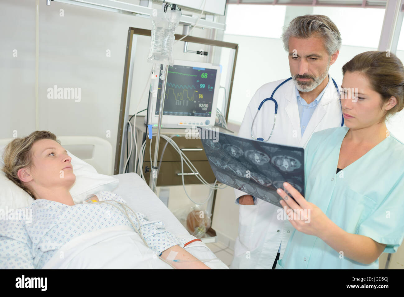 doctors examining patients xray in hospital room Stock Photo - Alamy