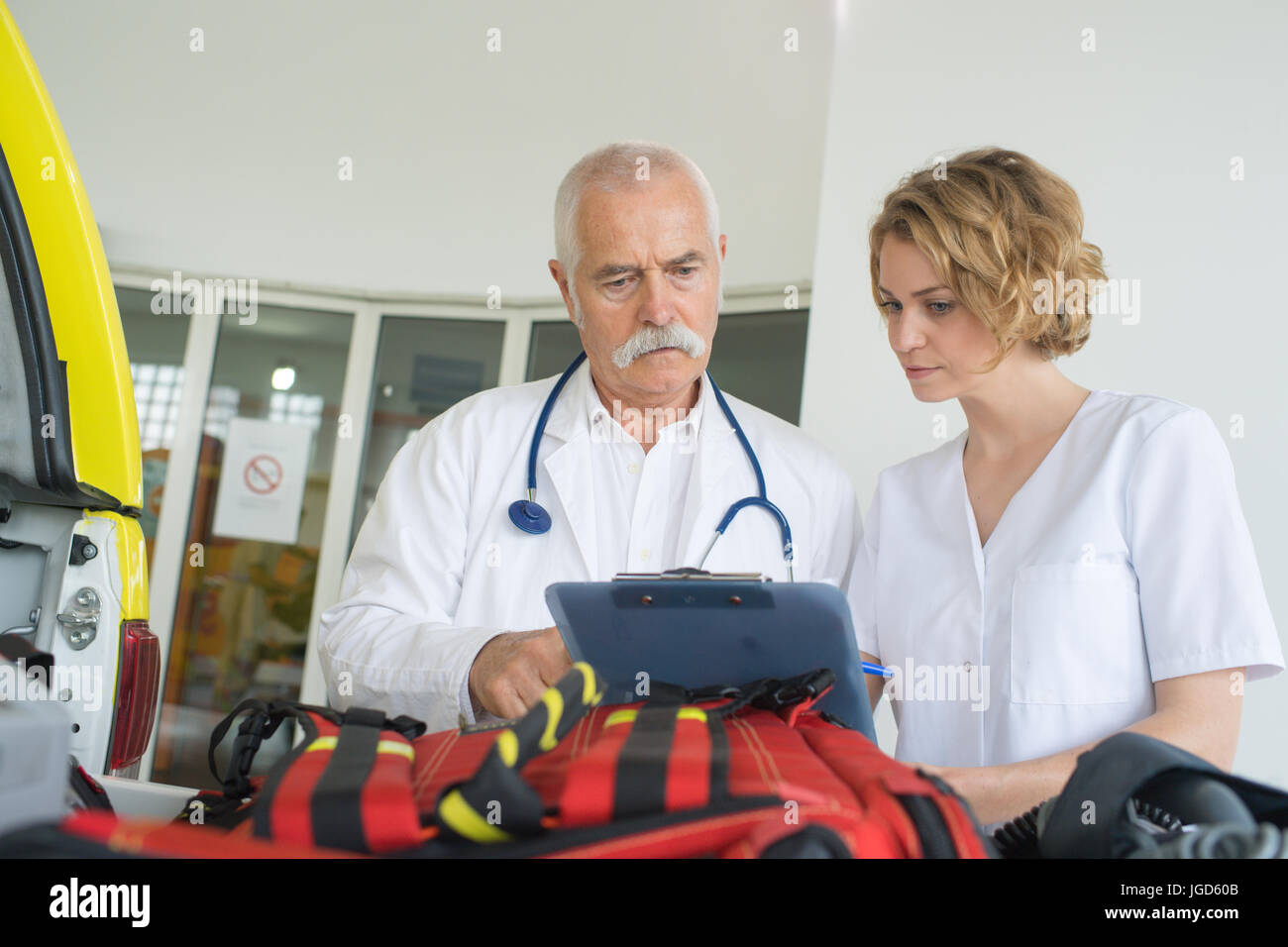 emergency doctor and paramedic or ambulance team Stock Photo - Alamy