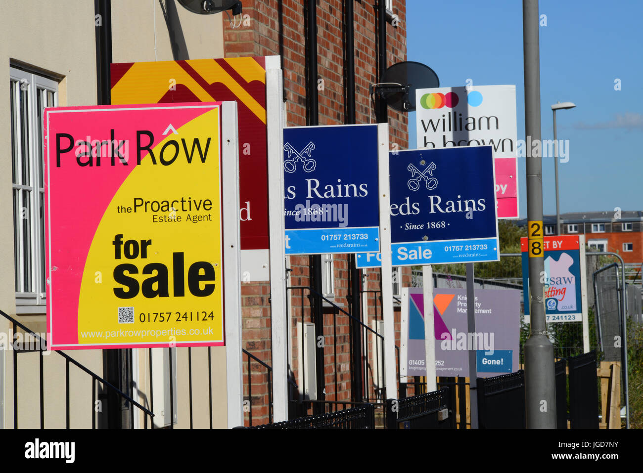 For sale signs uk street hi-res stock photography and images - Alamy