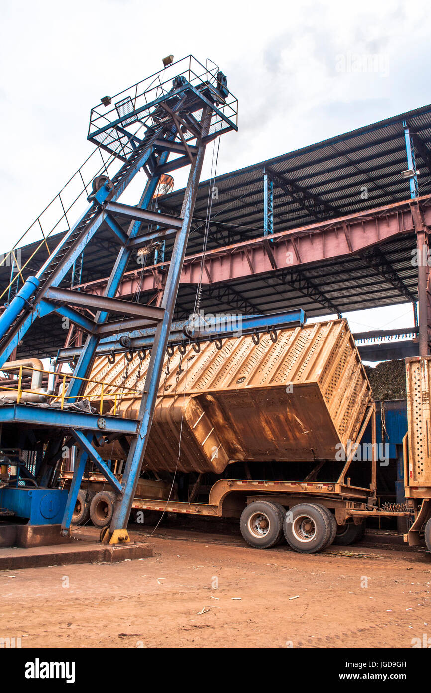 Loading truck with sugar cane hi-res stock photography and images - Alamy