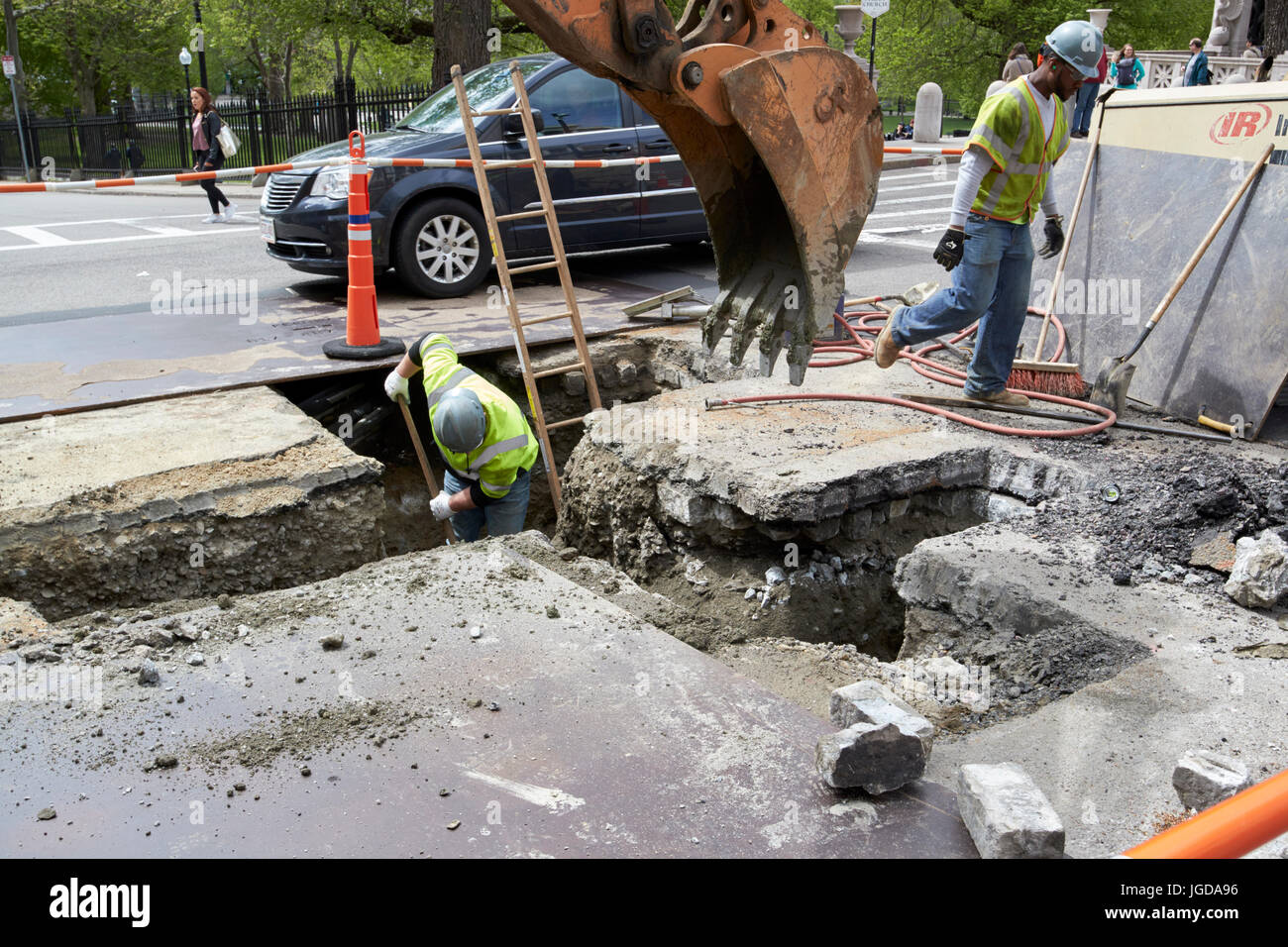 Backhoe city street hi-res stock photography and images - Alamy