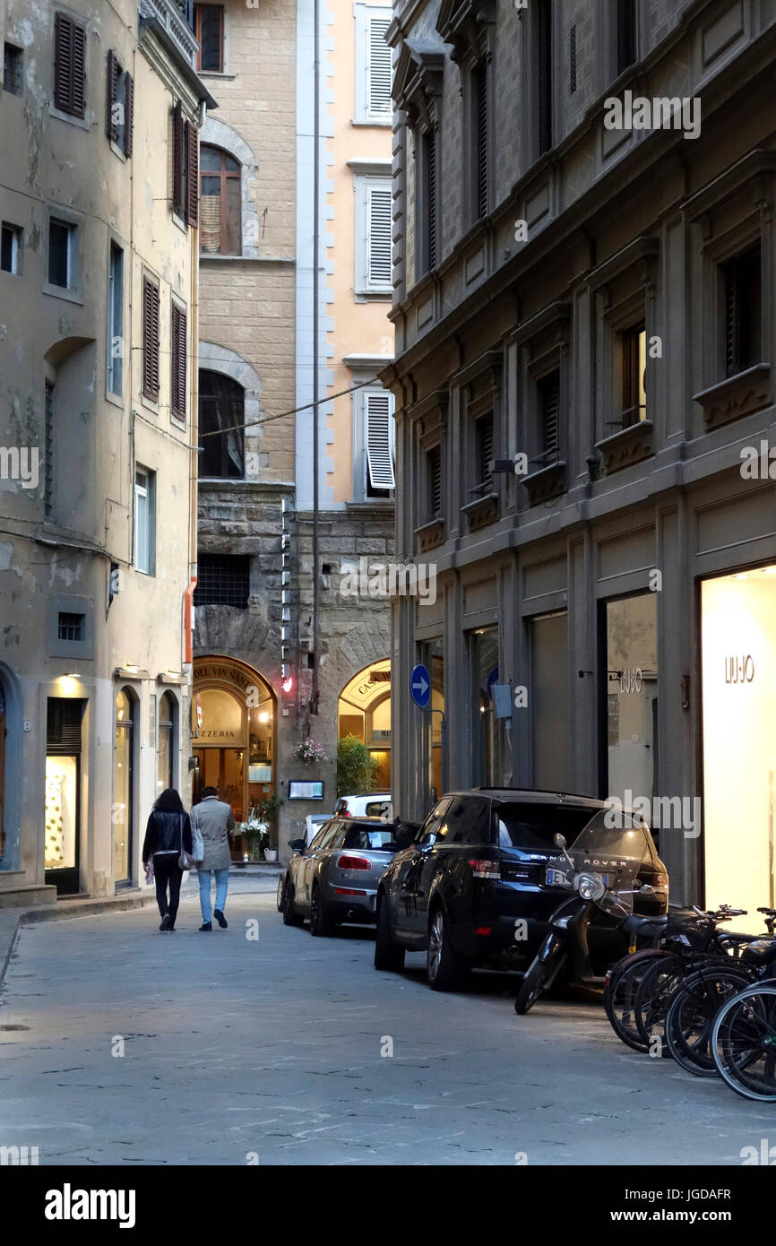 Couple people walking home together hi-res stock photography and images ...