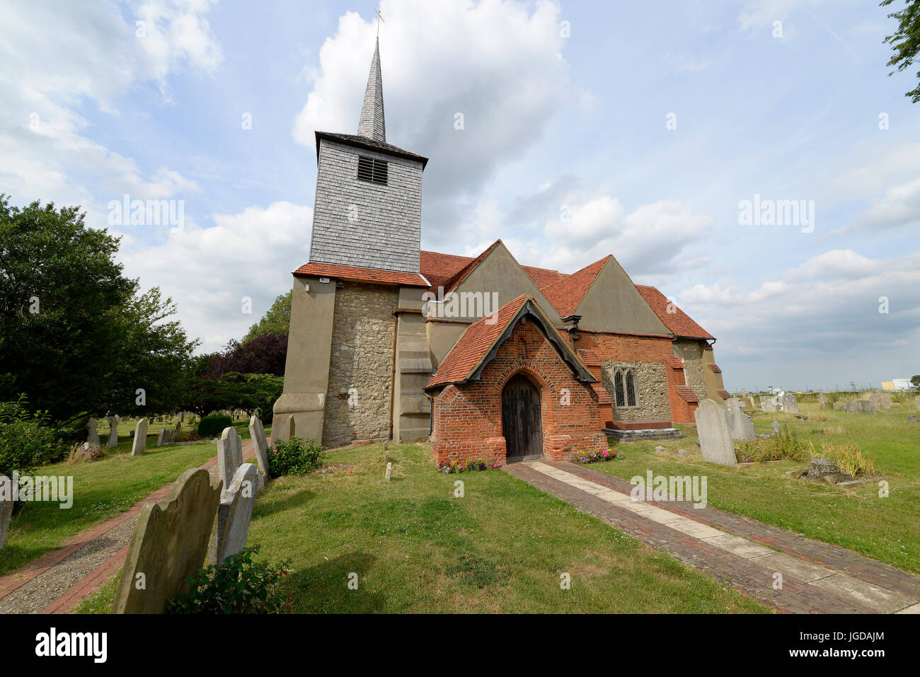 St laurence and all saints church hi-res stock photography and images ...