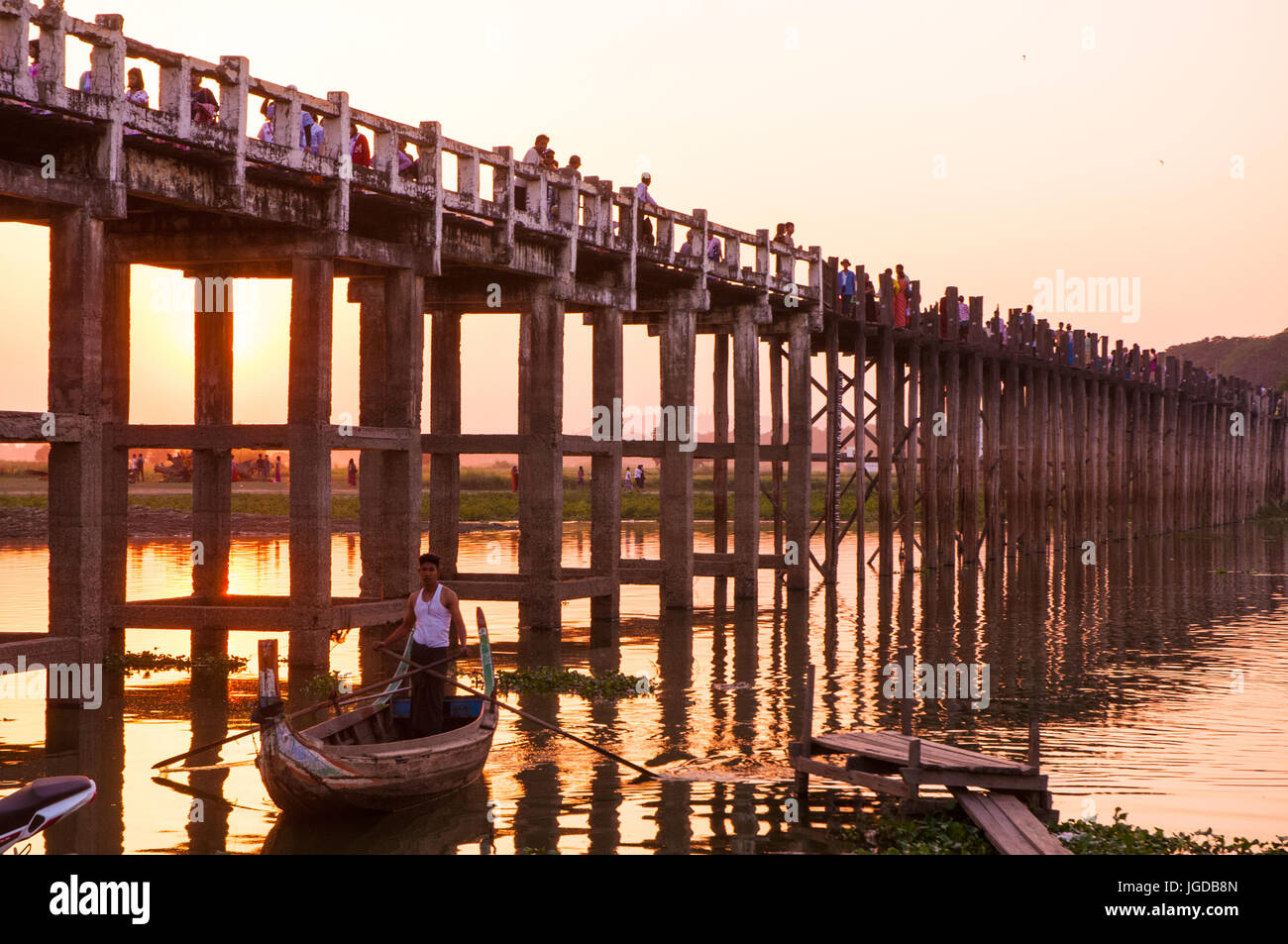Sunset Myanmar - Ubein bridge Stock Photo - Alamy