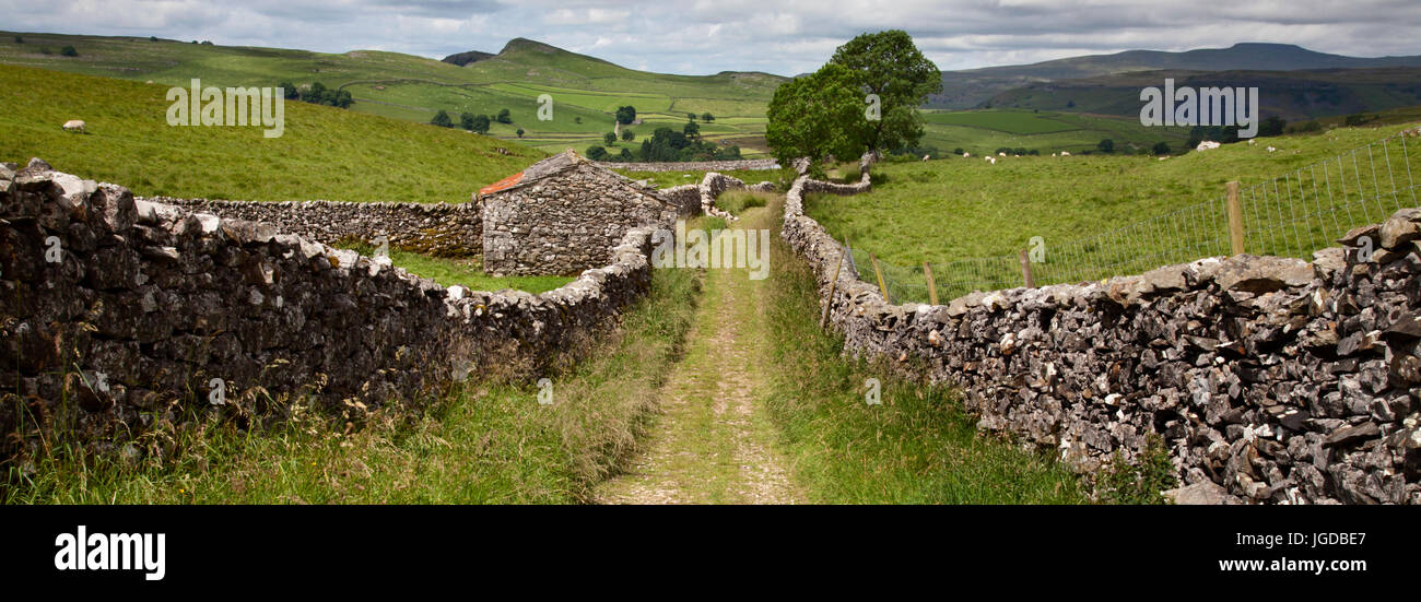Pennine Bridleway at Stainforth, near Settle, North Yorkshire Dales ...