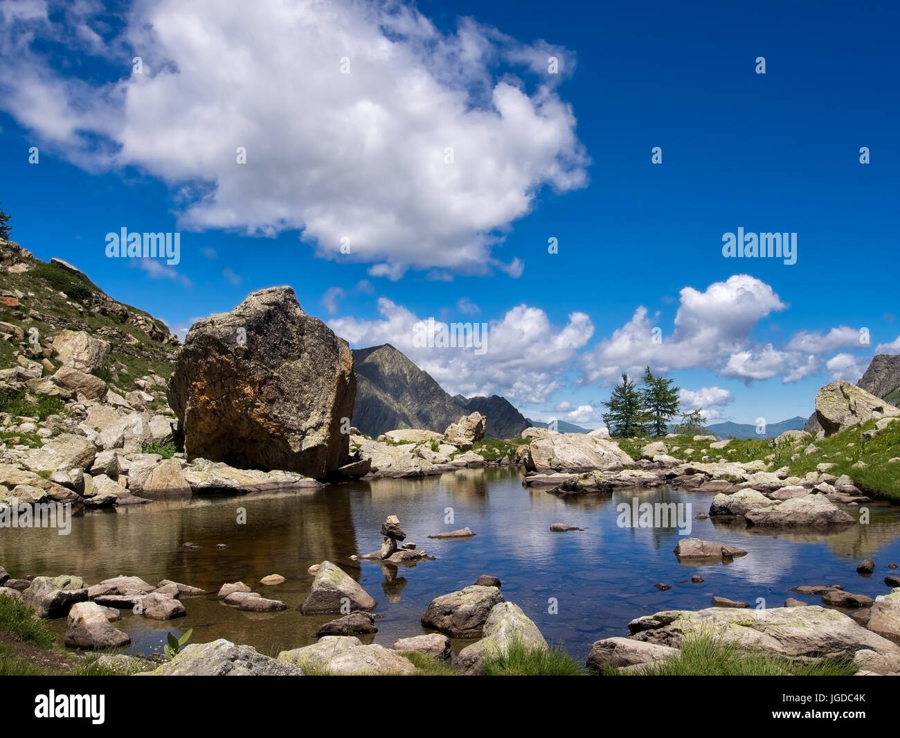 Beautiful mountain lake italian hi-res stock photography and images - Alamy