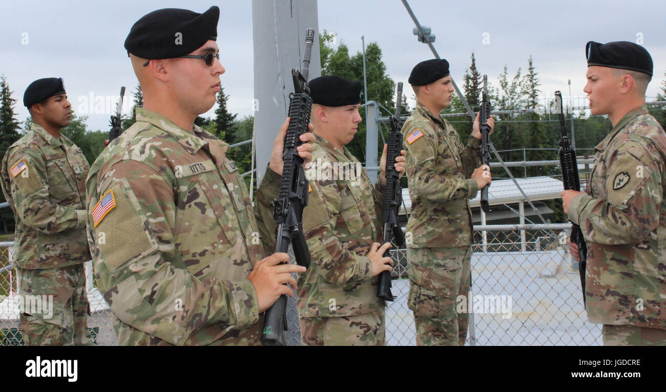 Soldiers from Fort Wainwright’s 2nd Battalion, 8th Field Artillery ...