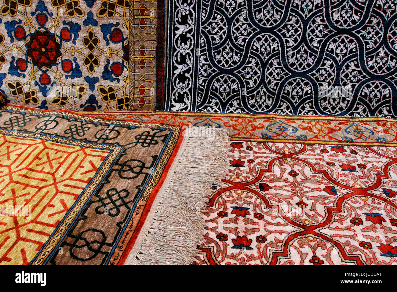 Hand making carpets hi-res stock photography and images - Alamy