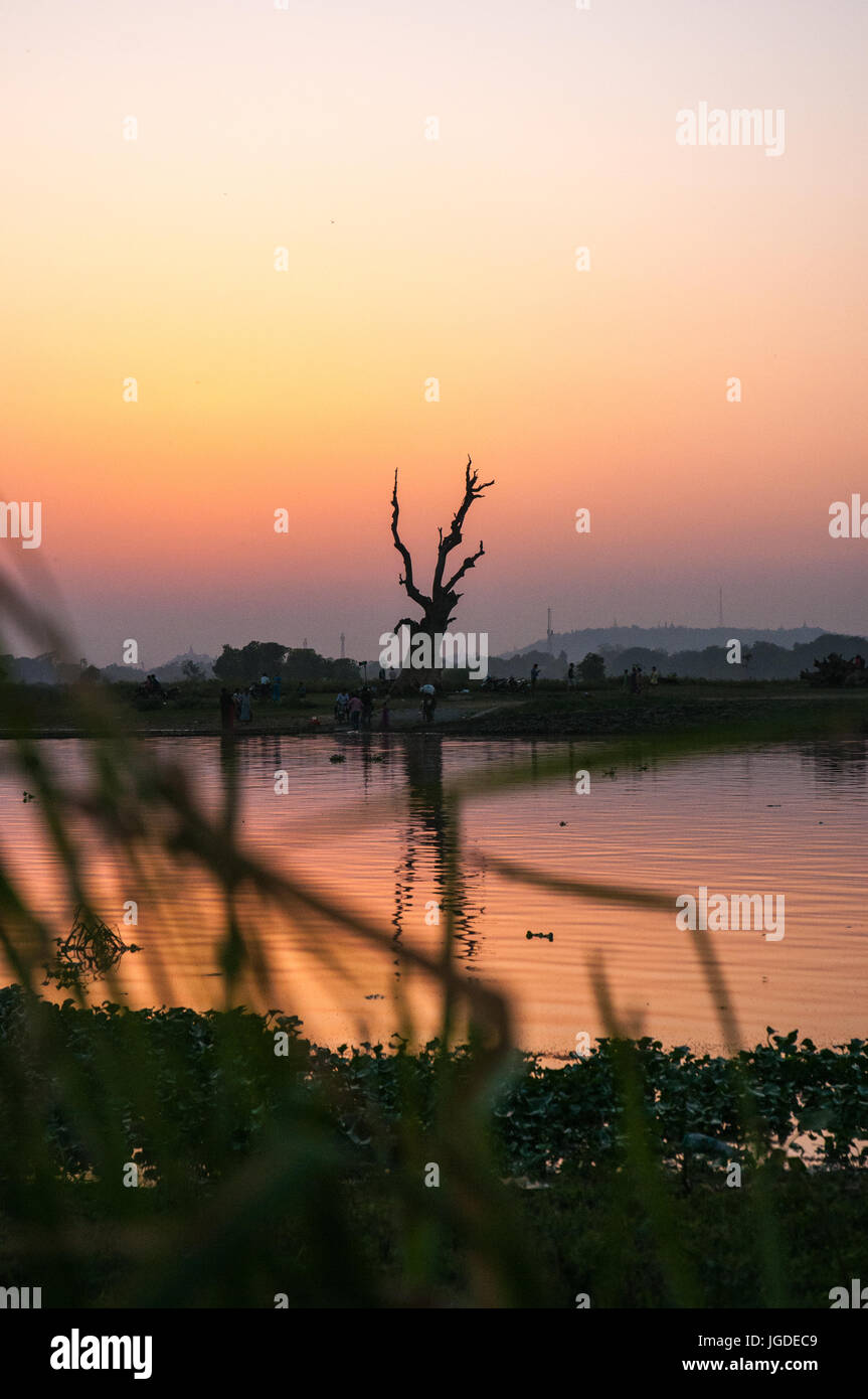 Sunset Myanmar - Ubein bridge Stock Photo - Alamy
