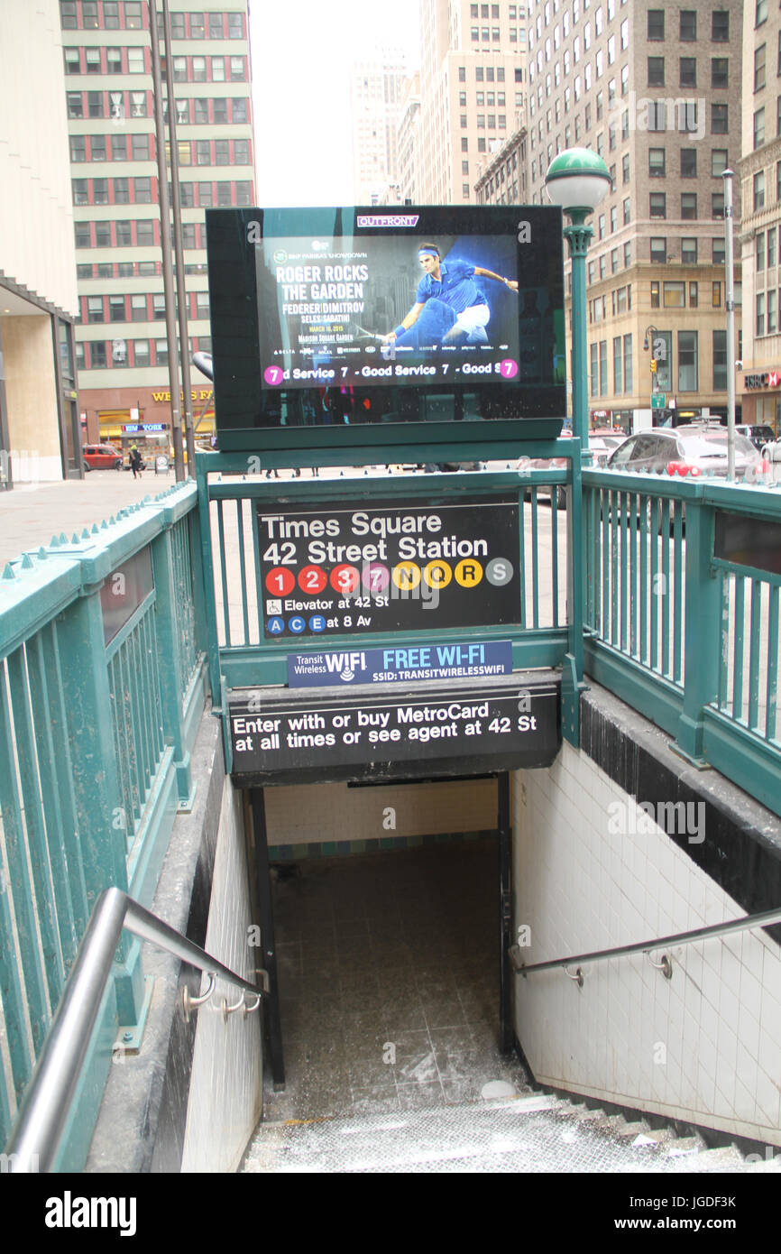Times square 42 street subway station hi-res stock photography and ...