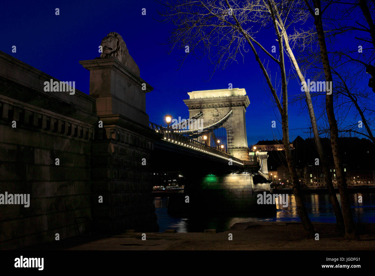 The Széchenyi Chain bridge At Dusk, river Danube, Budapest city ...