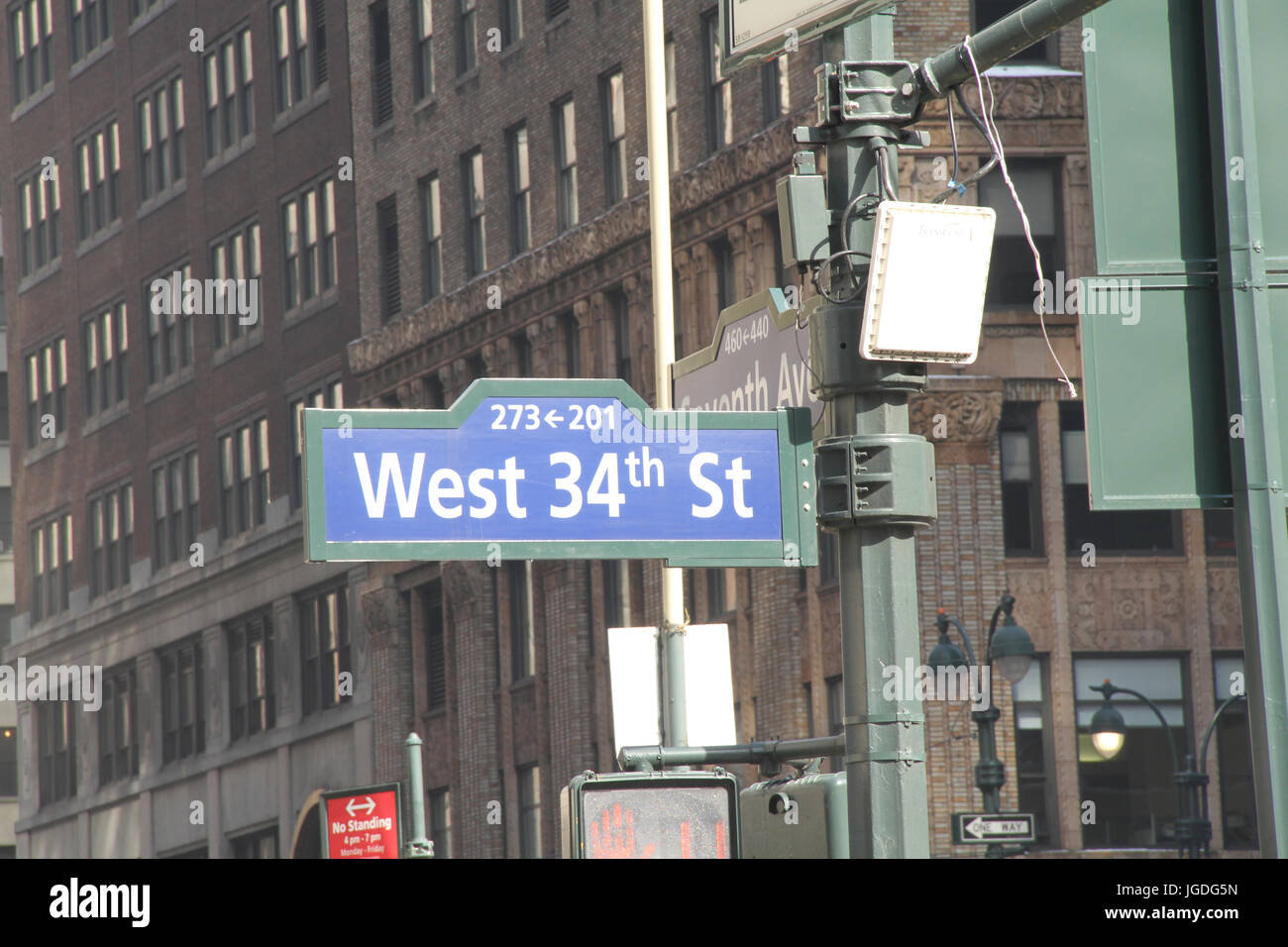 Street sign 7th and 34th street hi-res stock photography and images - Alamy