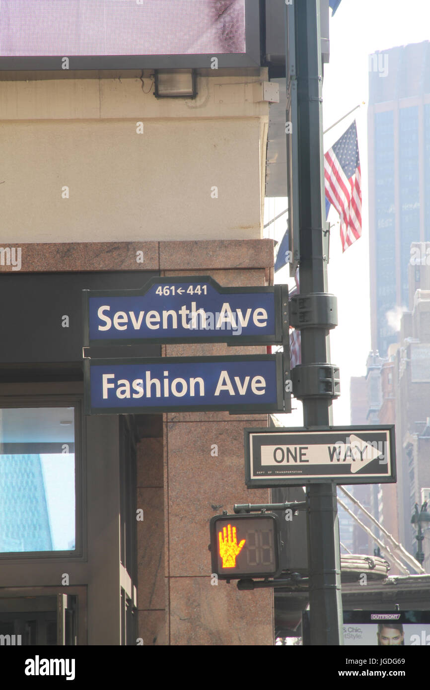 Seventh avenue traffic night times hi-res stock photography and images ...